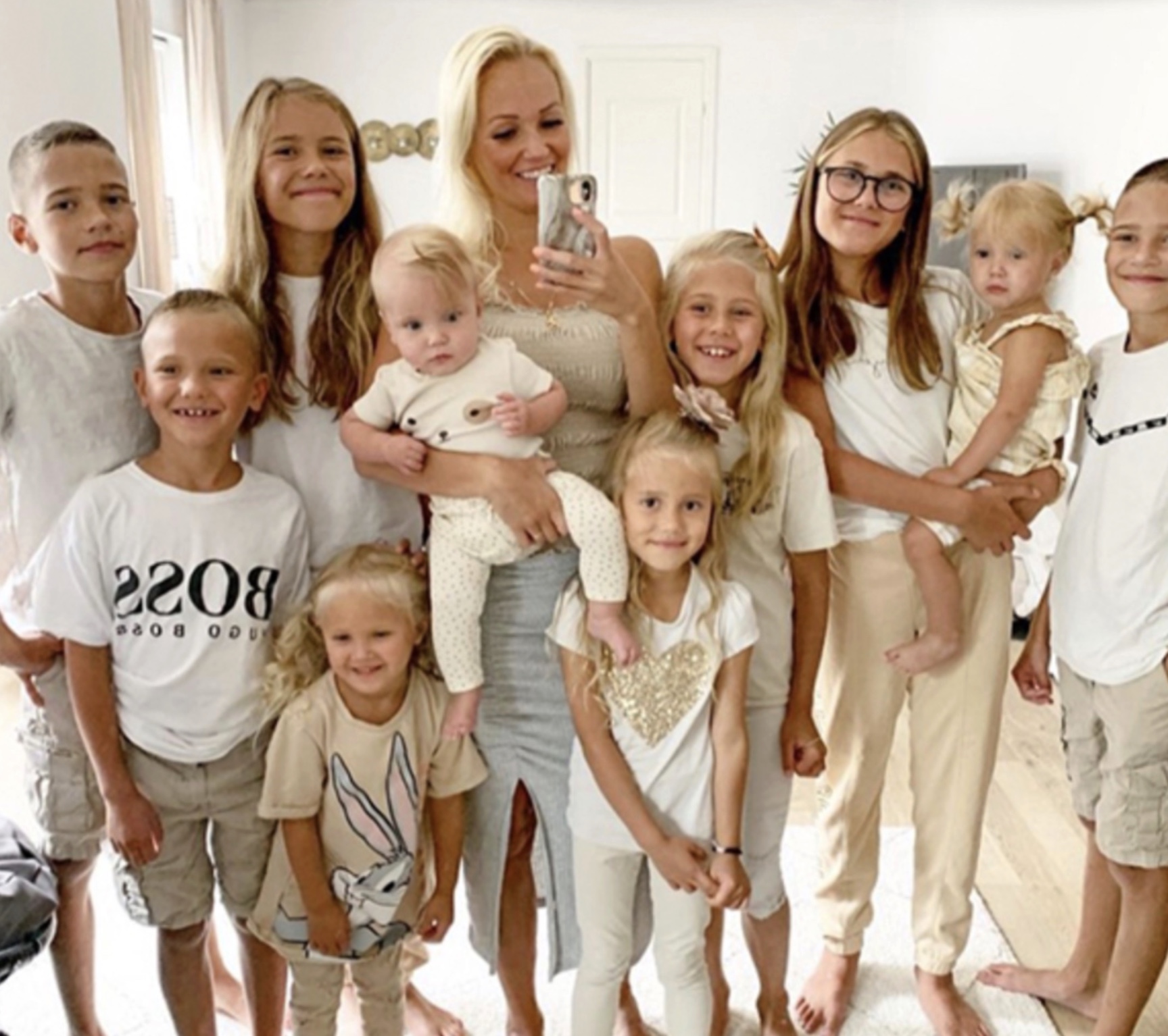 The 35 Year Old Mother Is The Mother Of 10 Beautiful Children and She ...