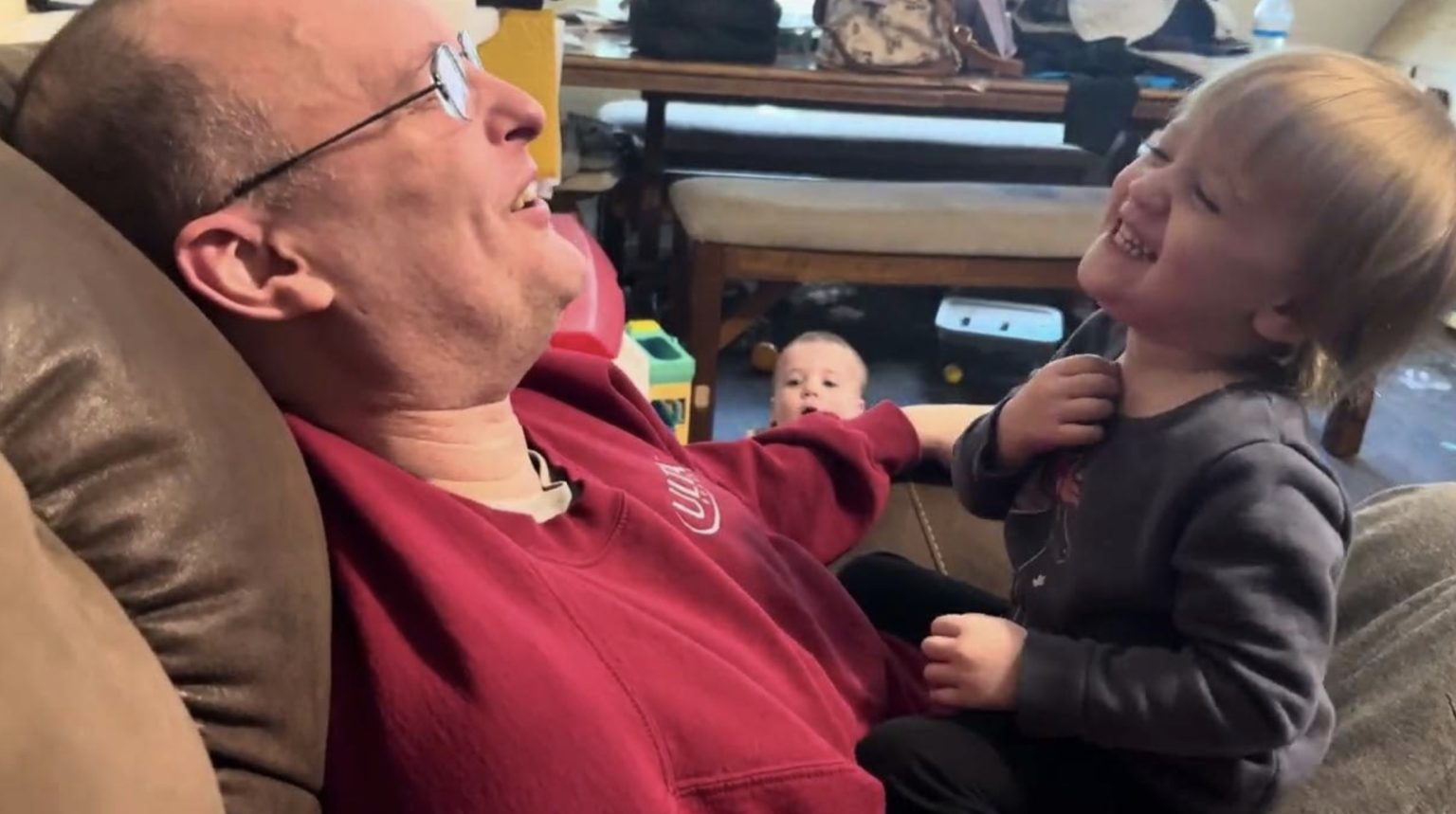 Funniest moment with grandpa : baby’s limitless laugh is extremely ...