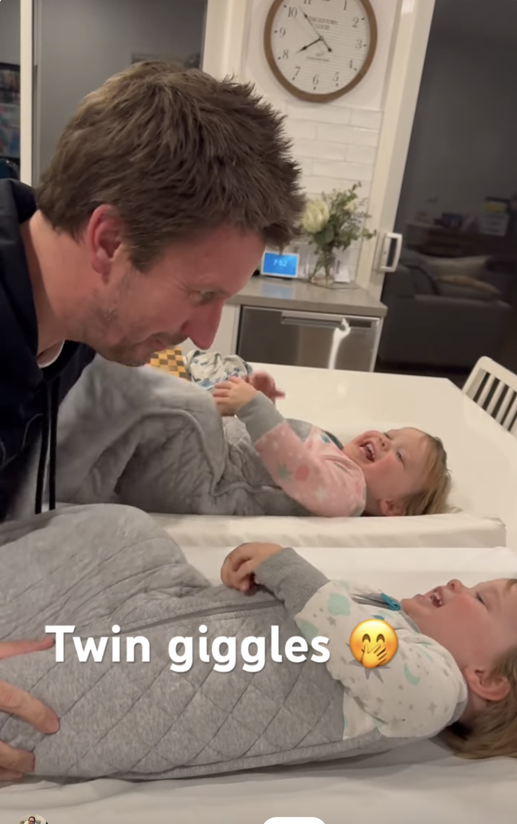 Giggles before bed: The twins’ contagious laughter will make your day ...