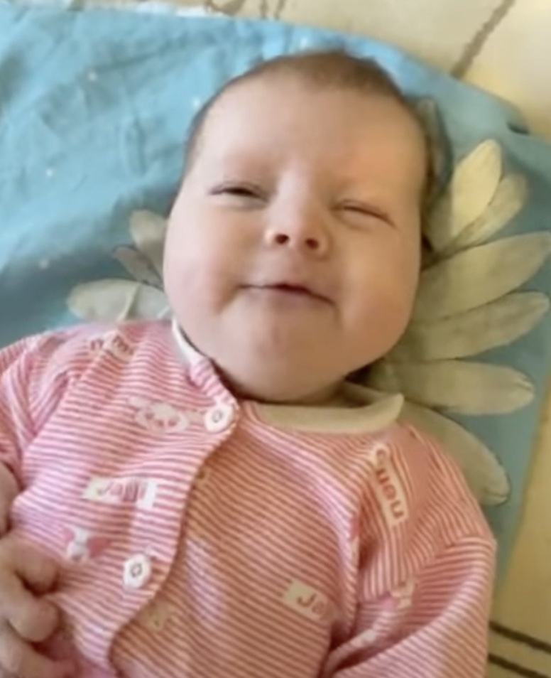 Heartwarming moment ! Cute Baby girl is cooing and smiling – My CMS